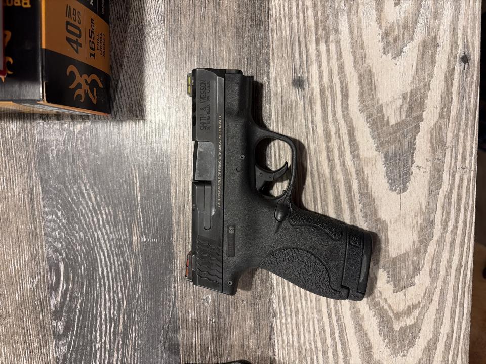 S&W M&P shield .40 S&W performance center | ManStuff